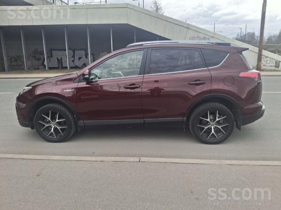 Sarkans Toyota RAV4 2017 Jūrmala, ar dzinēja tilpumu 2.50 L un nobraukumu 196 tūkst. km par 19800 €, foto 12 vietnē AUTOMOTO.COM.LV