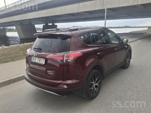 Sarkans Toyota RAV4 2017 Jūrmala, ar dzinēja tilpumu 2.50 L un nobraukumu 196 tūkst. km par 19800 €, foto 13 vietnē AUTOMOTO.COM.LV