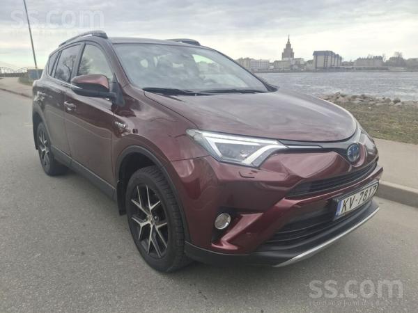 Red Toyota RAV4 2017 in Jurmala, with an engine capacity of 2.50 L and mileage of 196 thousand km for 18800 €, photo 1 on AUTOMOTO.COM.LV
