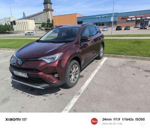 Red Toyota RAV4 2017 in Mazeikiai, with an engine capacity of 1.99 L and mileage of 109 thousand km for 14200 €, photo 3 on AUTOMOTO.COM.LV