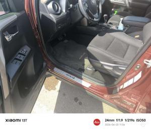 Red Toyota RAV4 2017 in Mazeikiai, with an engine capacity of 1.99 L and mileage of 109 thousand km for 14200 €, photo 6 on AUTOMOTO.COM.LV