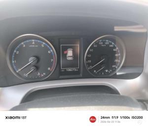 Red Toyota RAV4 2017 in Mazeikiai, with an engine capacity of 1.99 L and mileage of 109 thousand km for 14200 €, photo 8 on AUTOMOTO.COM.LV
