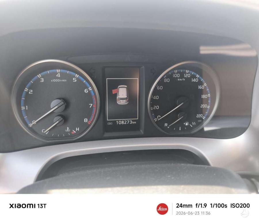 Red Toyota RAV4 2017 in Mazeikiai, with an engine capacity of 1.99 L and mileage of 109 thousand km for 14200 €, photo 8 on AUTOMOTO.COM.LV