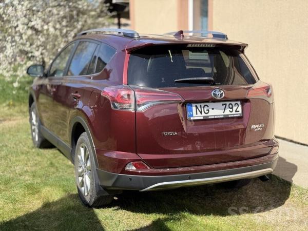 Red Toyota RAV4 2017 in Riga, with an engine capacity of 2.00 L and mileage of 88 thousand km for 21350 €, photo 2 on AUTOMOTO.COM.LV