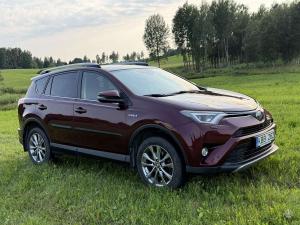 Sarkans Toyota RAV4 2017 Viļņa, ar dzinēja tilpumu 2.49 L un nobraukumu 108 tūkst. km par 20500 €, foto  vietnē AUTOMOTO.COM.LV