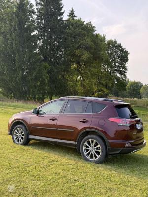 Sarkans Toyota RAV4 2017 Viļņa, ar dzinēja tilpumu 2.49 L un nobraukumu 108 tūkst. km par 20500 €, foto 3 vietnē AUTOMOTO.COM.LV