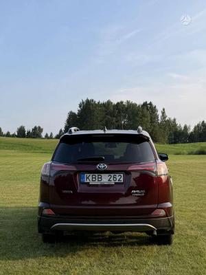 Sarkans Toyota RAV4 2017 Viļņa, ar dzinēja tilpumu 2.49 L un nobraukumu 108 tūkst. km par 20500 €, foto 5 vietnē AUTOMOTO.COM.LV