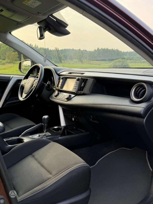 Sarkans Toyota RAV4 2017 Viļņa, ar dzinēja tilpumu 2.49 L un nobraukumu 108 tūkst. km par 20500 €, foto 6 vietnē AUTOMOTO.COM.LV