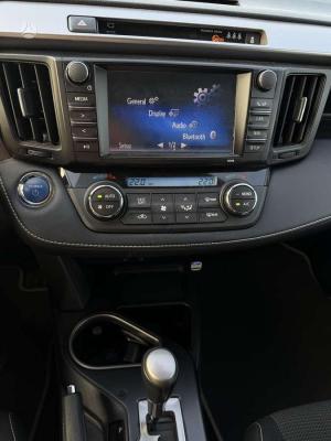 Sarkans Toyota RAV4 2017 Viļņa, ar dzinēja tilpumu 2.49 L un nobraukumu 108 tūkst. km par 20500 €, foto 12 vietnē AUTOMOTO.COM.LV