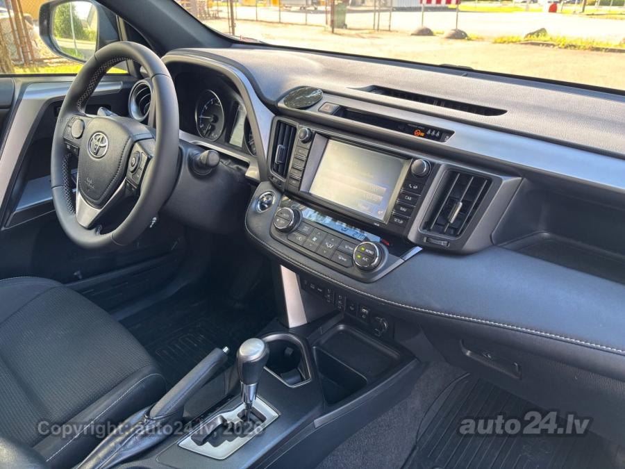 Sarkans Toyota RAV4 2017 Paide, ar dzinēja tilpumu 2.00 L un nobraukumu 198 tūkst. km par 14990 €, foto 9 vietnē AUTOMOTO.COM.LV