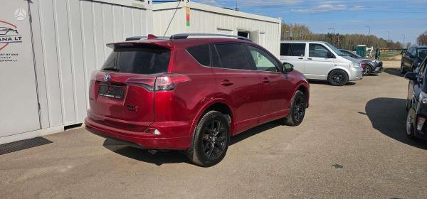 Red Toyota RAV4 2017 in Kaunas, with an engine capacity of 2.49 L and mileage of 84 thousand km for 18900 €, photo 4 on AUTOMOTO.COM.LV