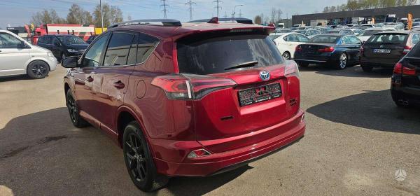 Red Toyota RAV4 2017 in Kaunas, with an engine capacity of 2.49 L and mileage of 84 thousand km for 18900 €, photo 5 on AUTOMOTO.COM.LV