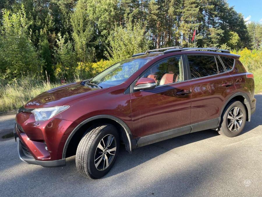 Sarkans Toyota RAV4 2017 Viļņa, ar dzinēja tilpumu 2.00 L un nobraukumu 157 tūkst. km par 13900 €, foto 1 vietnē AUTOMOTO.COM.LV