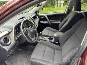 Red Toyota RAV4 2017 in Riga, with an engine capacity of 2.50 L and mileage of 181 thousand km for 16200 €, photo 4 on AUTOMOTO.COM.LV