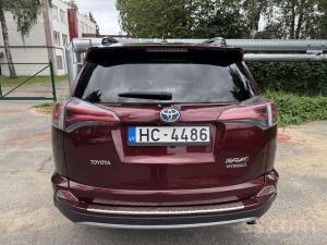 Red Toyota RAV4 2017 in Riga, with an engine capacity of 2.50 L and mileage of 181 thousand km for 16200 €, photo 7 on AUTOMOTO.COM.LV