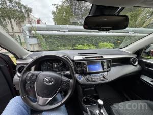 Red Toyota RAV4 2017 in Riga, with an engine capacity of 2.50 L and mileage of 181 thousand km for 16200 €, photo 11 on AUTOMOTO.COM.LV