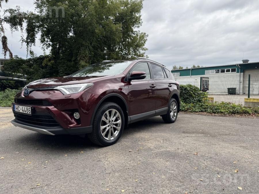 Red Toyota RAV4 2017 in Riga, with an engine capacity of 2.50 L and mileage of 181 thousand km for 16200 €, photo 15 on AUTOMOTO.COM.LV