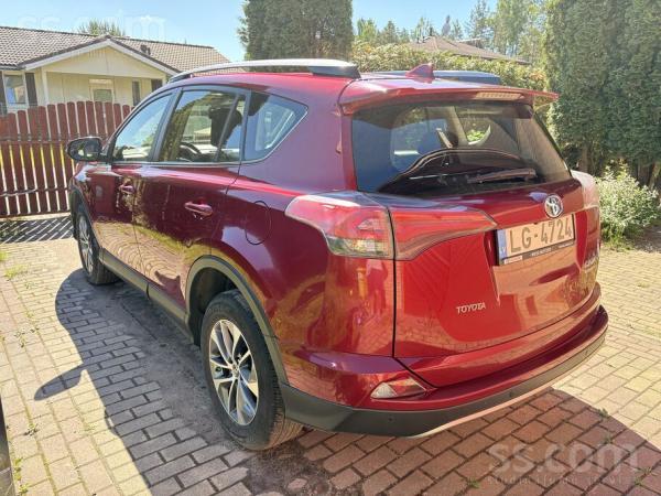 Sarkans Toyota RAV4 2018 Rīga, ar dzinēja tilpumu 2.50 L un nobraukumu 106 tūkst. km par 17800 €, foto 3 vietnē AUTOMOTO.COM.LV