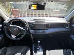 Red Toyota RAV4 2018 in Riga, with an engine capacity of 2.50 L and mileage of 106 thousand km for 17800 €, photo 6 on AUTOMOTO.COM.LV