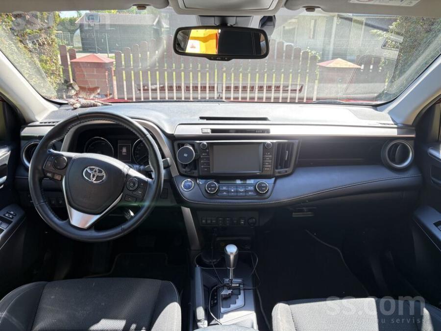 Red Toyota RAV4 2018 in Riga, with an engine capacity of 2.50 L and mileage of 106 thousand km for 17800 €, photo 6 on AUTOMOTO.COM.LV