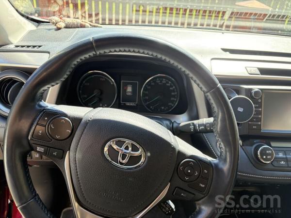 Sarkans Toyota RAV4 2018 Rīga, ar dzinēja tilpumu 2.50 L un nobraukumu 106 tūkst. km par 17800 €, foto 6 vietnē AUTOMOTO.COM.LV