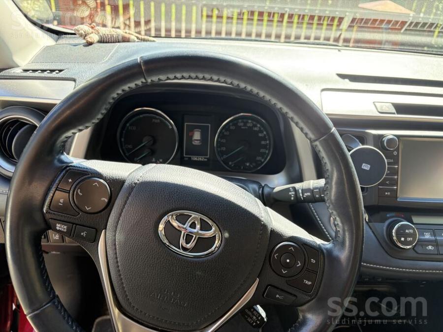 Red Toyota RAV4 2018 in Riga, with an engine capacity of 2.50 L and mileage of 106 thousand km for 17800 €, photo 7 on AUTOMOTO.COM.LV