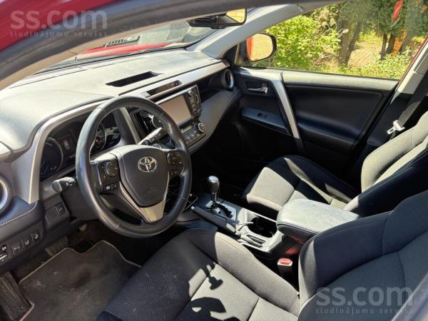 Sarkans Toyota RAV4 2018 Rīga, ar dzinēja tilpumu 2.50 L un nobraukumu 106 tūkst. km par 17800 €, foto 7 vietnē AUTOMOTO.COM.LV