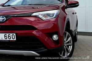 Red Toyota RAV4 2018 in Kretinga, with an engine capacity of 2.49 L and mileage of 154 thousand km for 18999 €, photo 6 on AUTOMOTO.COM.LV