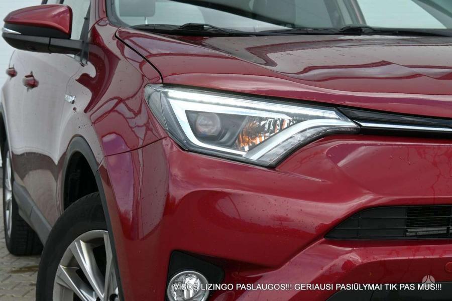 Red Toyota RAV4 2018 in Kretinga, with an engine capacity of 2.49 L and mileage of 154 thousand km for 18999 €, photo 8 on AUTOMOTO.COM.LV