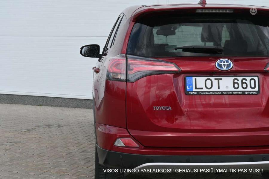 Red Toyota RAV4 2018 in Kretinga, with an engine capacity of 2.49 L and mileage of 154 thousand km for 18999 €, photo 13 on AUTOMOTO.COM.LV