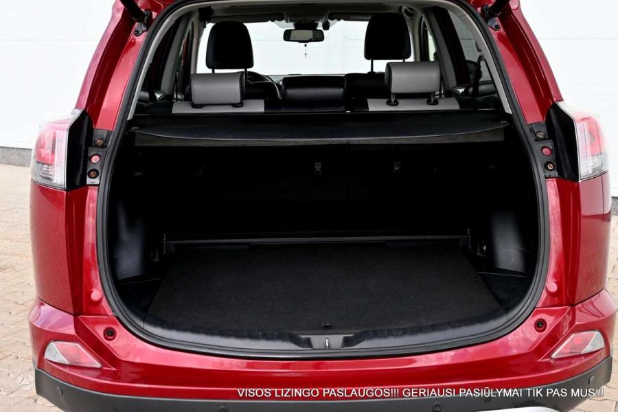 Red Toyota RAV4 2018 in Kretinga, with an engine capacity of 2.49 L and mileage of 154 thousand km for 18999 €, photo 16 on AUTOMOTO.COM.LV