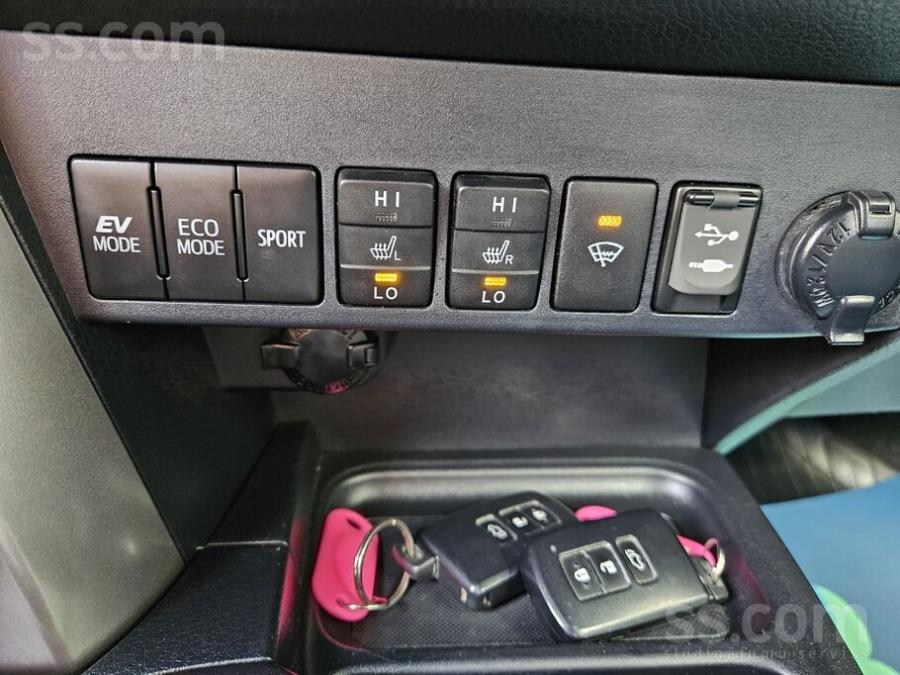Sarkans Toyota RAV4 2018 Rīga, ar dzinēja tilpumu 2.50 L un nobraukumu 159 tūkst. km par 16500 €, foto 23 vietnē AUTOMOTO.COM.LV