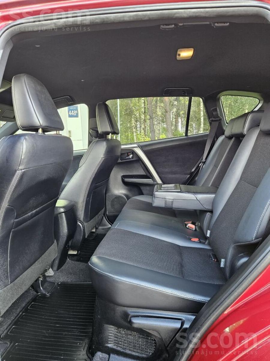 Sarkans Toyota RAV4 2018 Rīga, ar dzinēja tilpumu 2.50 L un nobraukumu 159 tūkst. km par 16500 €, foto 24 vietnē AUTOMOTO.COM.LV