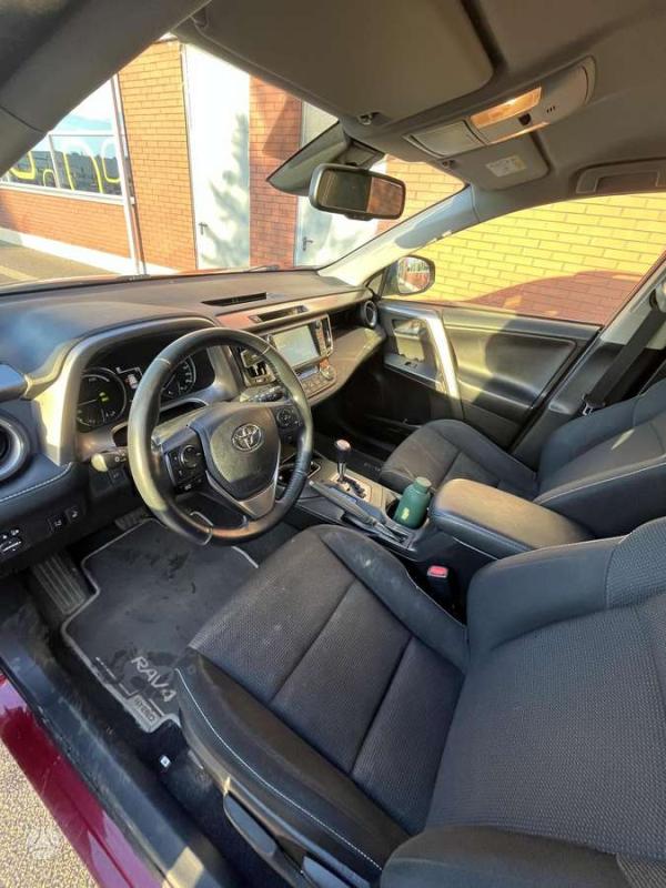 Sarkans Toyota RAV4 2018 Viļņa, ar dzinēja tilpumu 2.49 L un nobraukumu 150 tūkst. km par 17500 €, foto 10 vietnē AUTOMOTO.COM.LV