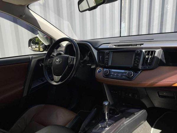 Sarkans Toyota RAV4 2018 Viļņa, ar dzinēja tilpumu 2.49 L un nobraukumu 67 tūkst. km par 23900 €, foto 9 vietnē AUTOMOTO.COM.LV