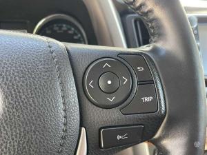 Sarkans Toyota RAV4 2018 Viļņa, ar dzinēja tilpumu 2.49 L un nobraukumu 67 tūkst. km par 23900 €, foto 15 vietnē AUTOMOTO.COM.LV