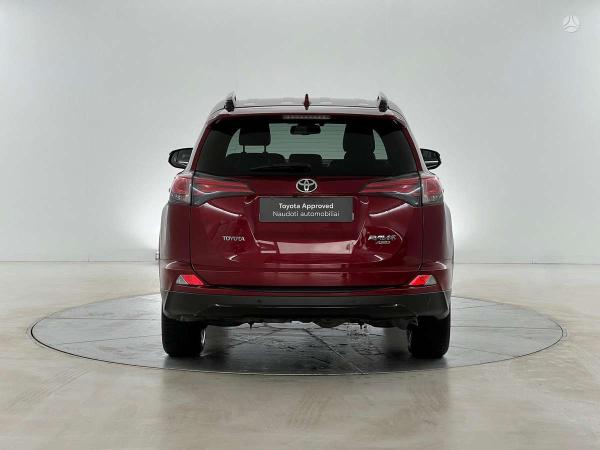 Red Toyota RAV4 2018 in Vilnius, with an engine capacity of 1.99 L and mileage of 134 thousand km for 19900 €, photo 4 on AUTOMOTO.COM.LV
