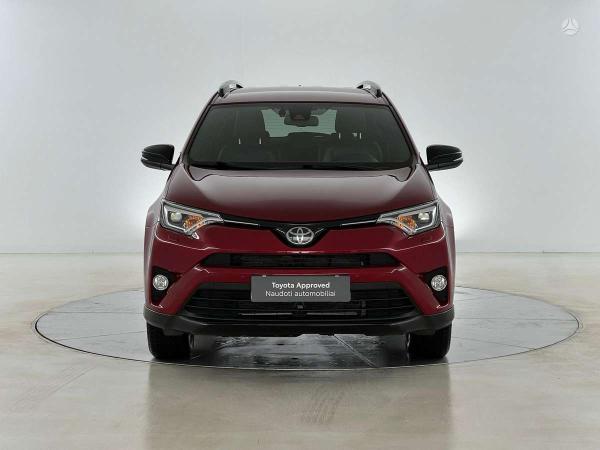 Red Toyota RAV4 2018 in Vilnius, with an engine capacity of 1.99 L and mileage of 134 thousand km for 19900 €, photo 5 on AUTOMOTO.COM.LV