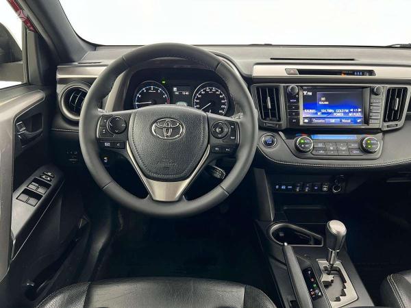 Red Toyota RAV4 2018 in Vilnius, with an engine capacity of 1.99 L and mileage of 134 thousand km for 19900 €, photo 9 on AUTOMOTO.COM.LV