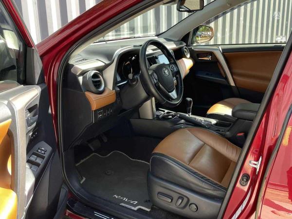 Тойота РАВ 4 2018 в Вильнюс на AUTOMOTO.COM.LV Красный Тойота РАВ 4 2018 в Вильнюс, объемом двигателя 2.49 л и пробегом 67 тыс. км за 23900 €, фото 11 на AUTOMOTO.COM.LV