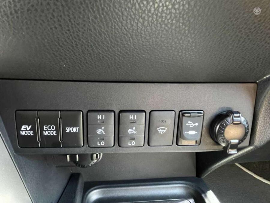 Sarkans Toyota RAV4 2018 Viļņa, ar dzinēja tilpumu 2.49 L un nobraukumu 67 tūkst. km par 23900 €, foto 21 vietnē AUTOMOTO.COM.LV
