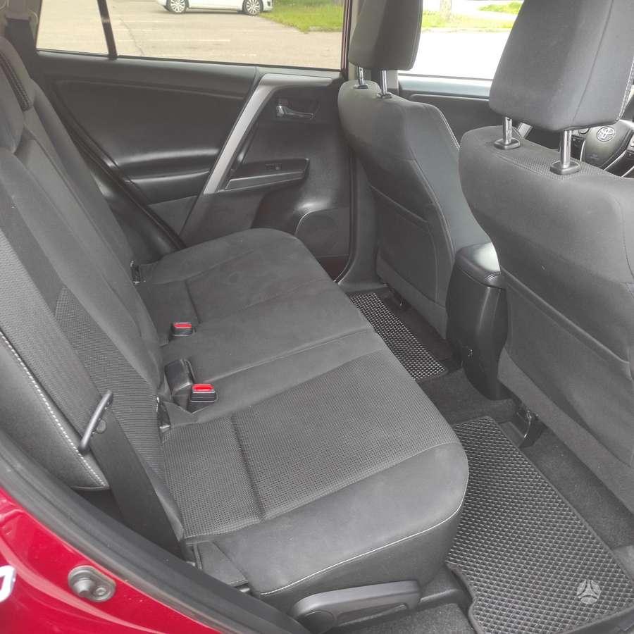 Sarkans Toyota RAV4 2018 Viļņa, ar dzinēja tilpumu 1.99 L un nobraukumu 106 tūkst. km par 17700 €, foto 17 vietnē AUTOMOTO.COM.LV