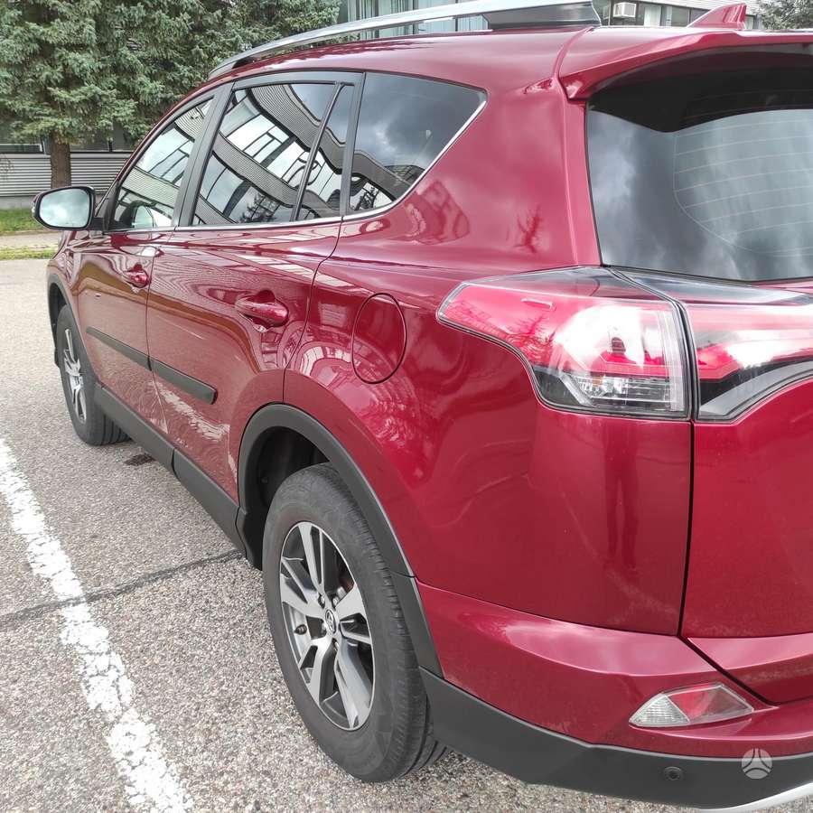 Sarkans Toyota RAV4 2018 Viļņa, ar dzinēja tilpumu 1.99 L un nobraukumu 106 tūkst. km par 17700 €, foto 23 vietnē AUTOMOTO.COM.LV