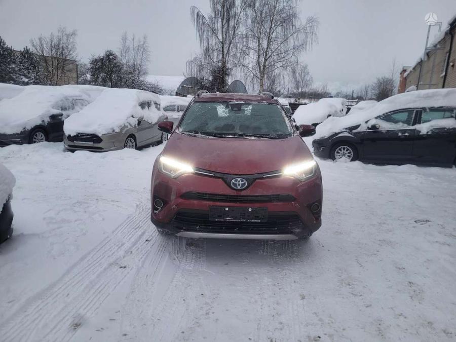 Red Toyota RAV4 2019 in Telschi, with an engine capacity of 2.49 L and mileage of 70 thousand km for 10300 €, photo 1 on AUTOMOTO.COM.LV