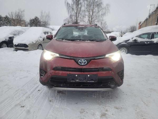 Red Toyota RAV4 2019 in Telschi, with an engine capacity of 2.49 L and mileage of 70 thousand km for 10300 €, photo 2 on AUTOMOTO.COM.LV