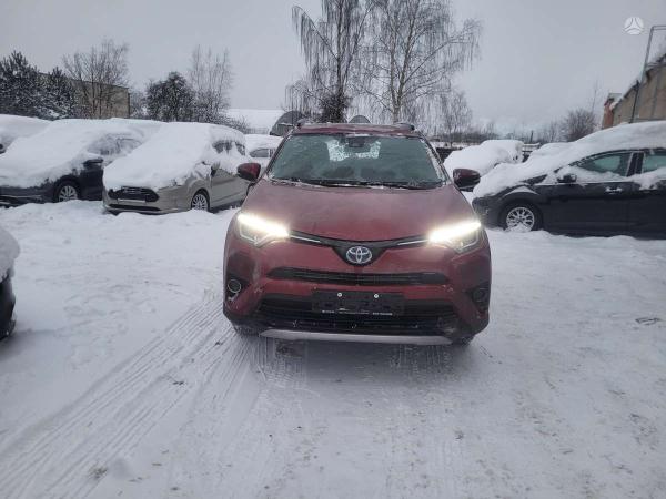 Red Toyota RAV4 2019 in Telschi, with an engine capacity of 2.49 L and mileage of 70 thousand km for 10300 €, photo 3 on AUTOMOTO.COM.LV