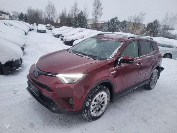Red Toyota RAV4 2019 in Telschi, with an engine capacity of 2.49 L and mileage of 70 thousand km for 10300 €, photo 4 on AUTOMOTO.COM.LV