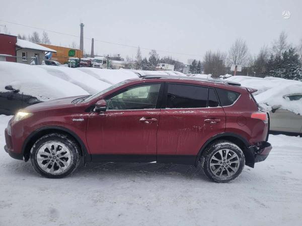 Red Toyota RAV4 2019 in Telschi, with an engine capacity of 2.49 L and mileage of 70 thousand km for 10300 €, photo 5 on AUTOMOTO.COM.LV