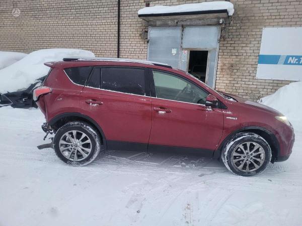 Red Toyota RAV4 2019 in Telschi, with an engine capacity of 2.49 L and mileage of 70 thousand km for 10300 €, photo 8 on AUTOMOTO.COM.LV