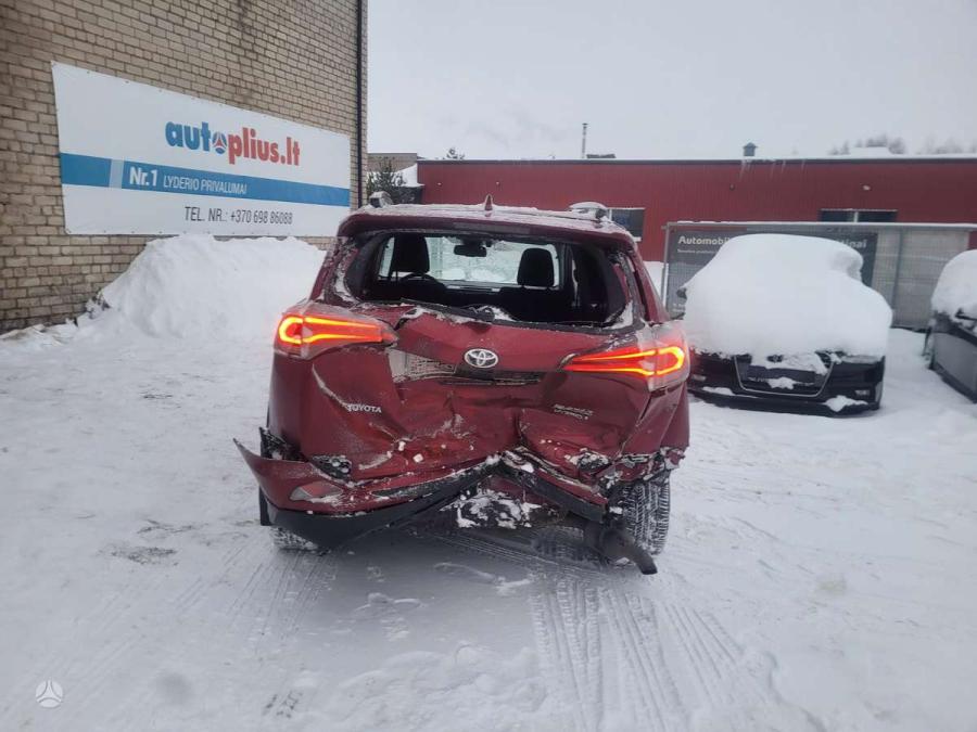 Red Toyota RAV4 2019 in Telschi, with an engine capacity of 2.49 L and mileage of 70 thousand km for 10300 €, photo 13 on AUTOMOTO.COM.LV